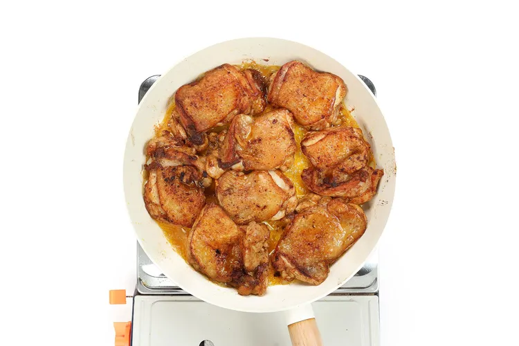 Pan-Seared Chicken Thighs Recipe: A Simple and Tasty Chicken Meal