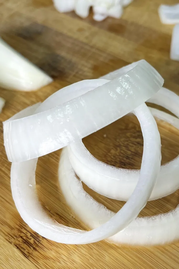 How to Cut an Onion: 5 Classic Methods for Everyday Cooking