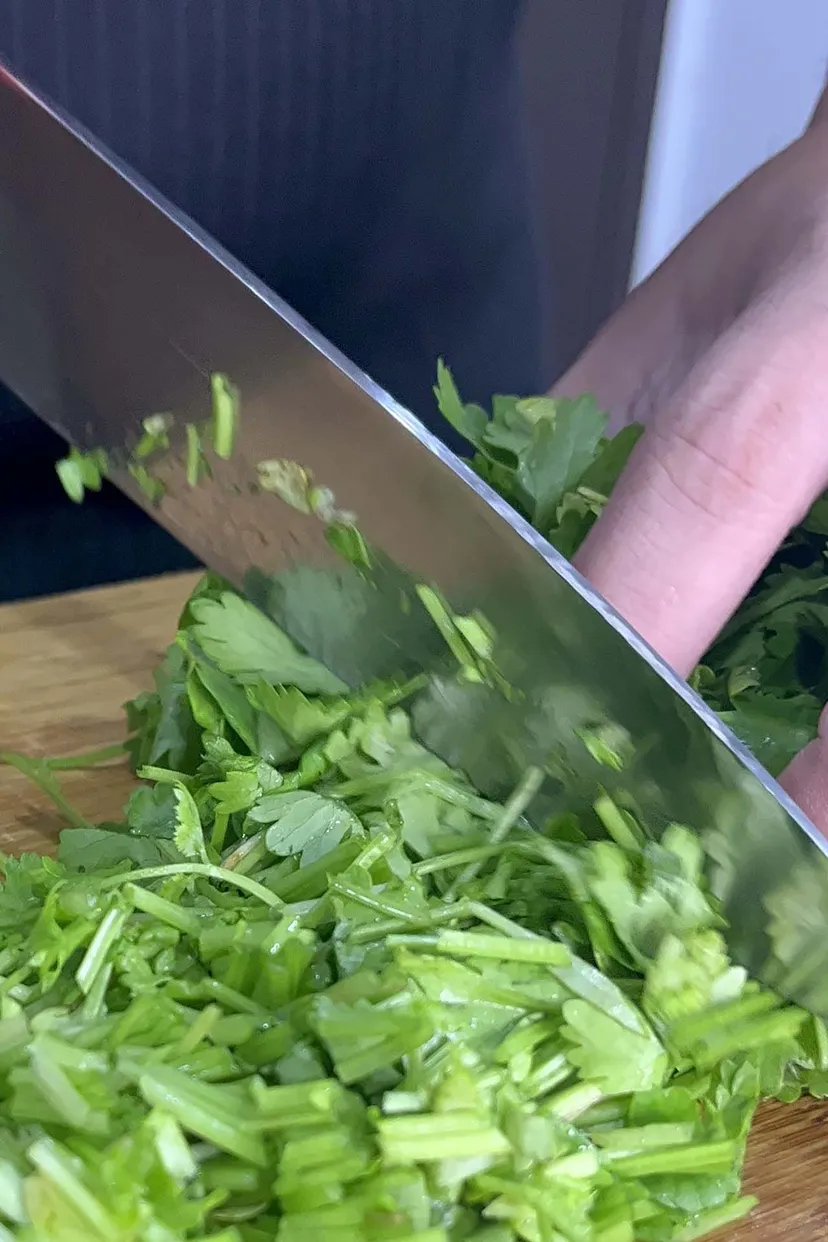 How To Cut Cilantro: A Complete Prepping Guide, From Farms to Table