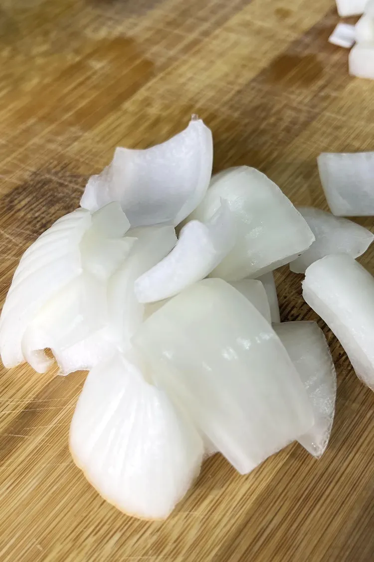 How to Cut an Onion: 5 Classic Methods for Everyday Cooking