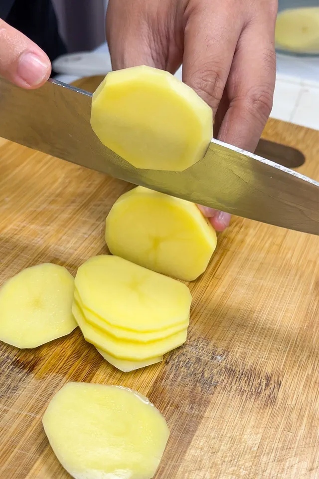 How To Cut Potatoes: Fries, Wedges, Slices, Thin Slices and Cubes