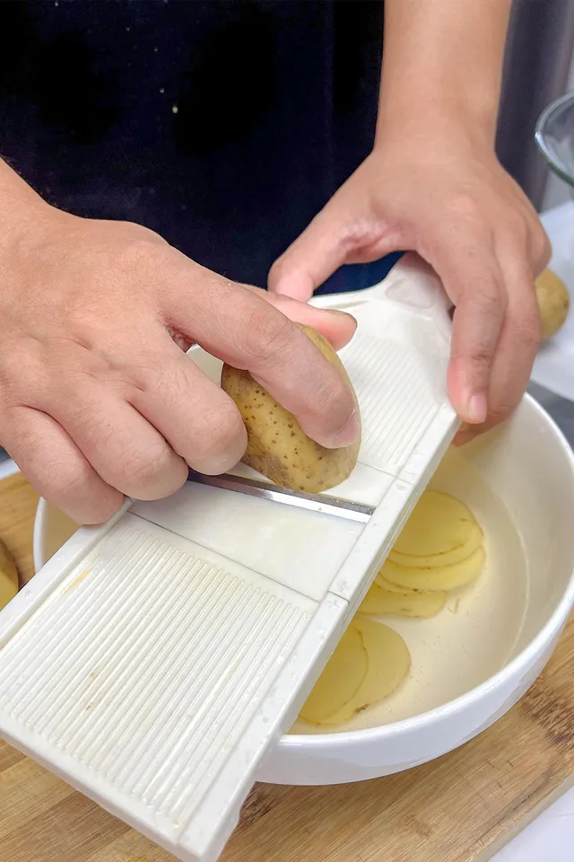 How To Cut Potatoes: Fries, Wedges, Slices, Thin Slices and Cubes