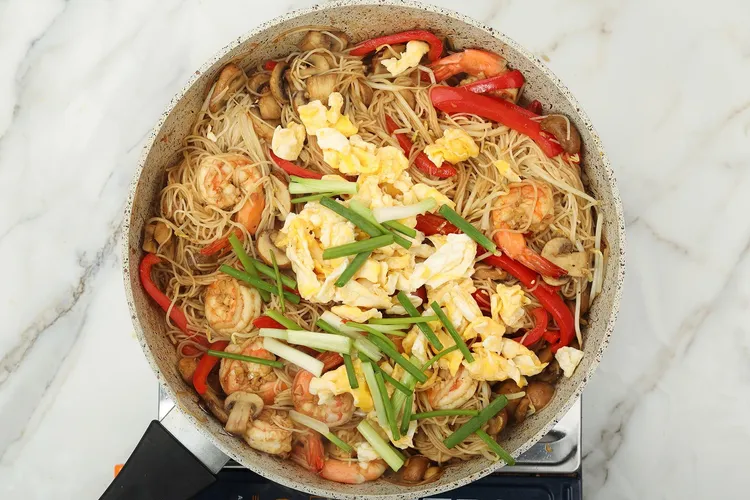 Shrimp Mei Fun Recipe: Colorful and Packed With Nutritious Ingredients