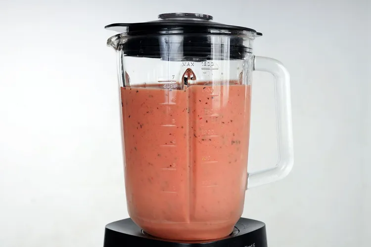 Mango Berry Smoothie Recipe: A Healthy Beverage to Quench Your Thirst